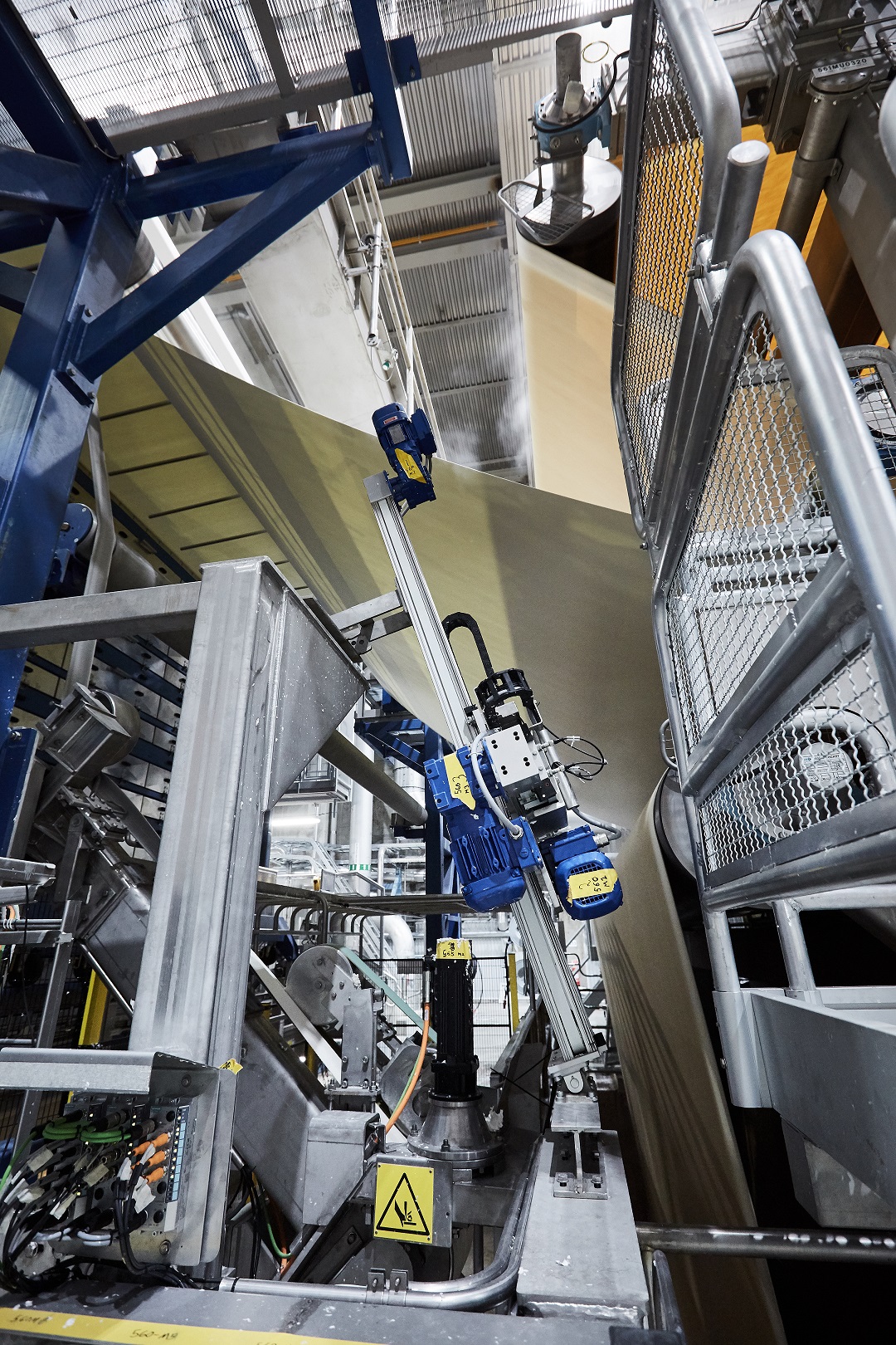 Automatic Tail Threading: KEEPING SKILLED PERSONNEL SAFE - Paper Asia